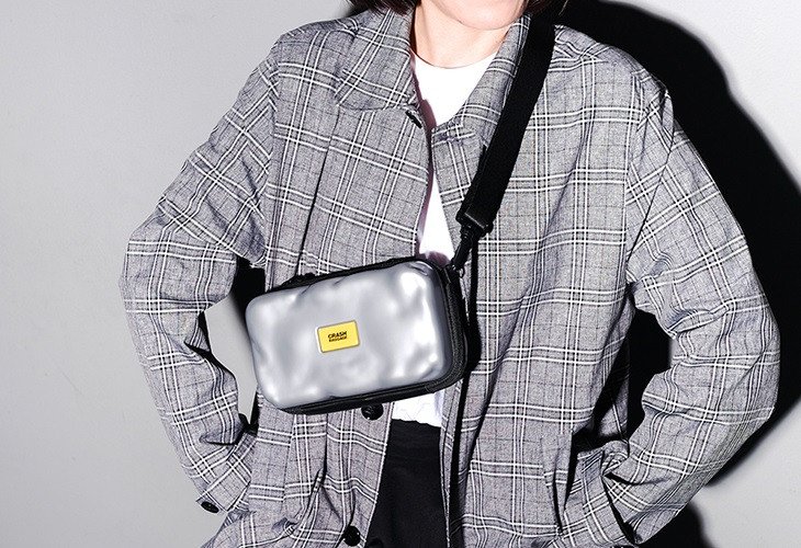 宅配【義大利Crash Baggage Mini Icon】100%PC硬殼隨身包，耐撞、耐衝擊，附手帶與背袋，潮流風格隨心更換，七種顏色任選 ...